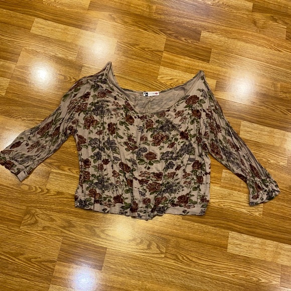 Body Central | Tops | Body Central Peek A Boo Sleeve Top | Poshmark